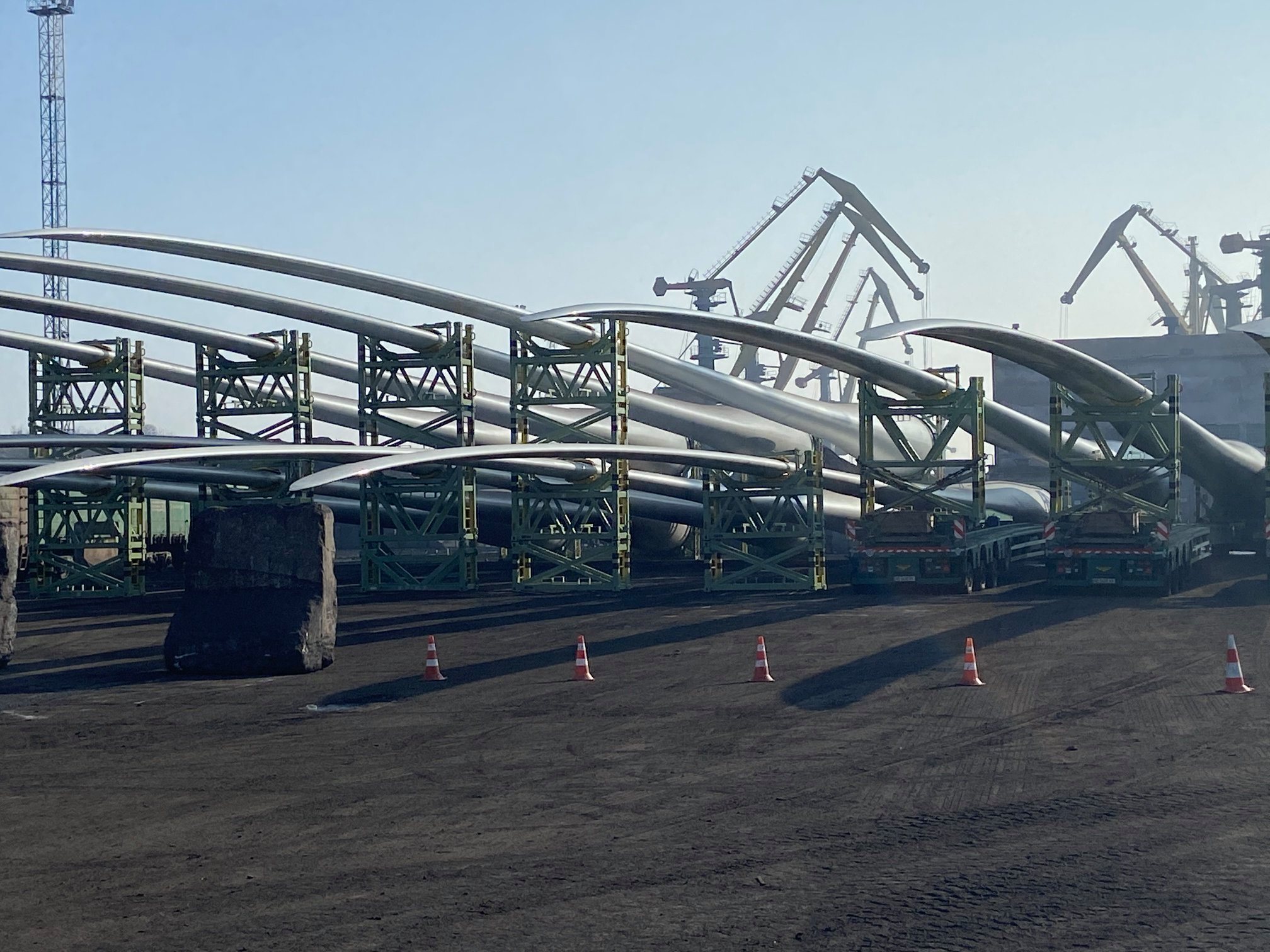 Порт «Южный» разгрузил очередное судно с лопастями для ...